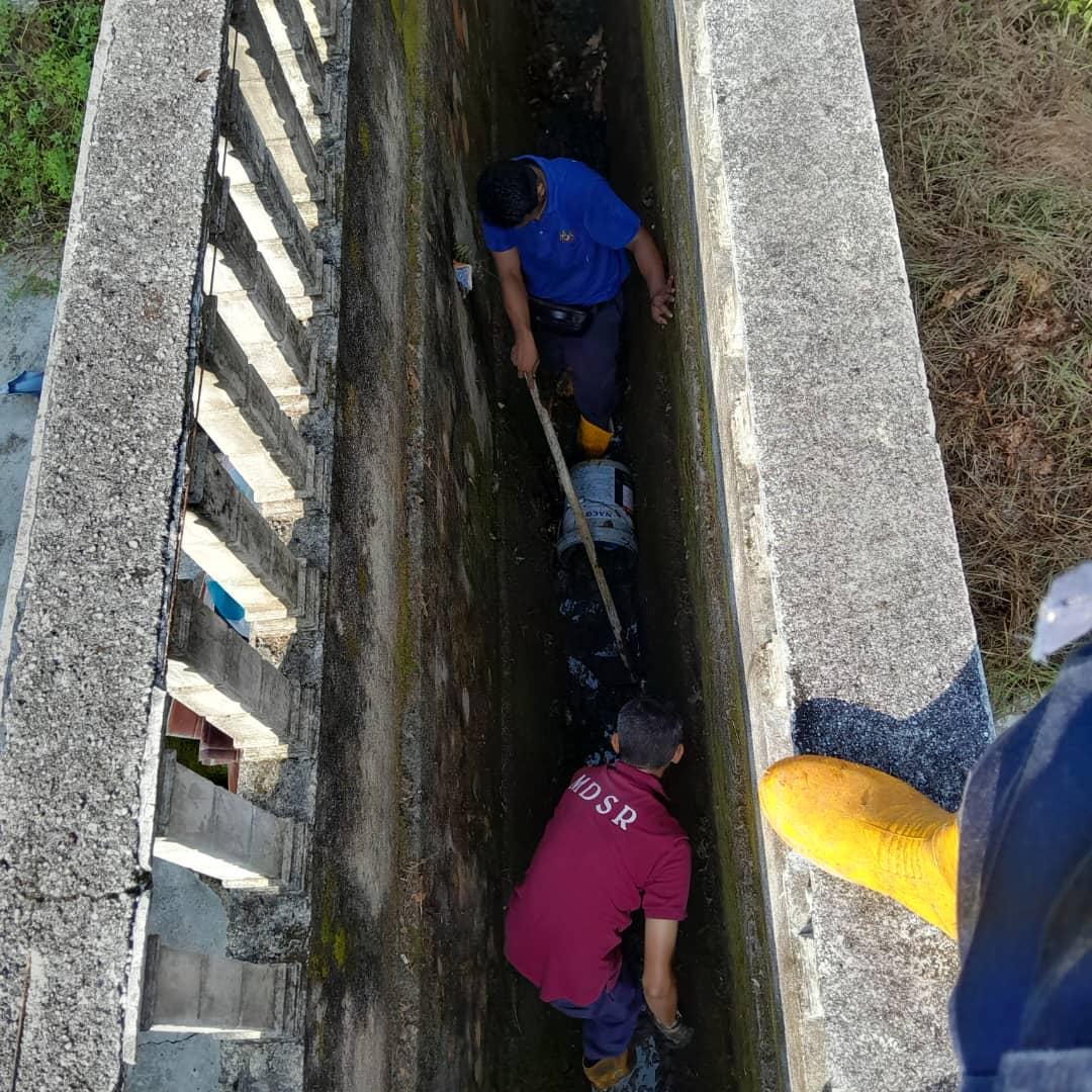 KERJA-KERJA PEMBERSIHAN DAN PENYELENGGARAAN PARIT LONGKANG DI SEKITAR ...
